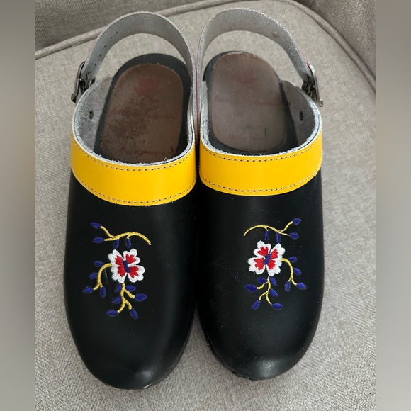 Hanna Andersson | Shoes | Hanna Anderson Black Leather Clogs | Poshmark